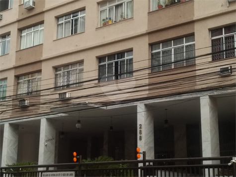 Viva em Grande Estilo: Apartamento Espaçoso com Vista para o Campo de ...